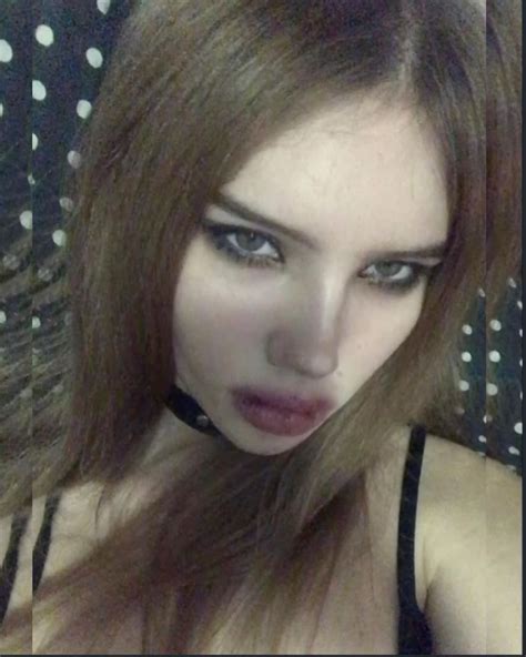 Darkcore Goth Angel Girl Grunge Aesthetic Hello Kitty Minimal 90s в 2025 г Идеи макияжа