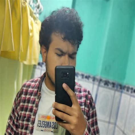 David Emilio Davidemilio • Threads Say More