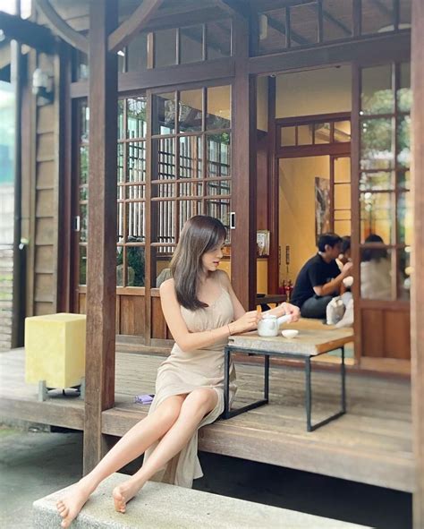 深藏不露！甜美型新闻主播🔥平时上镜穿保守「私下爱秀好身材」！遭网批：这样穿好咩？