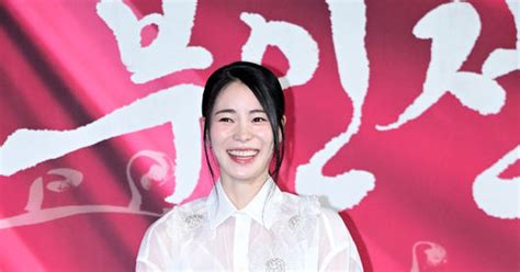 임지연 기분 좋은 미소로 사진