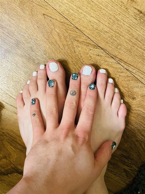 Ive Always Liked White On My Toes Lmk What You Think R Malepolish