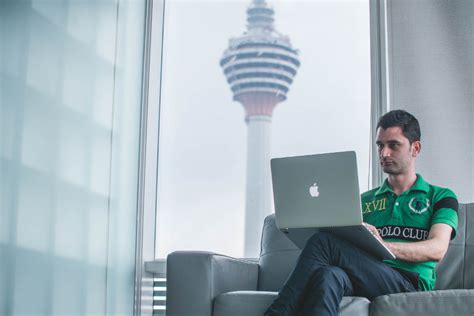 Top 4 Factors To Consider When Choosing A Web Hosting Service