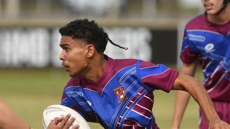 Susi Muddiman Is On Her Way To Judge Mackays Art Work In 2024 Art On Show Exhibition The