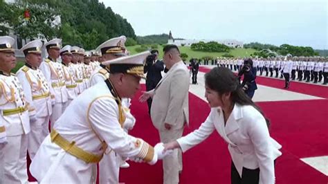 아버지 따라하는 김주애 4대 세습 가시화하나