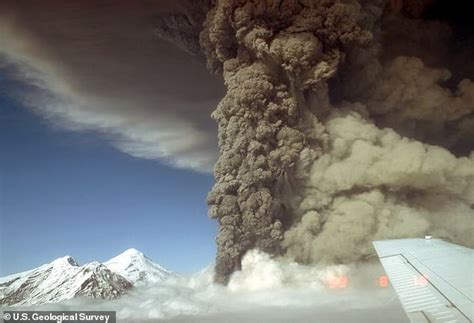 Earthquake Swarm Hits Us Sparking Fears Massive Volcano Is Moving