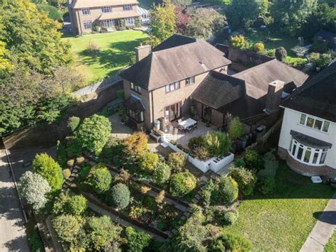 4 Bedroom Detached House For Sale In Old Castle Road Salisbury Sp1