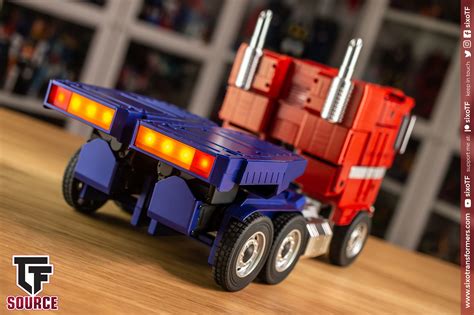 GALLERY: Robosen Optimus Prime – The Source Report