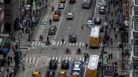 Nycs Population Declines By 78000 The New York Times