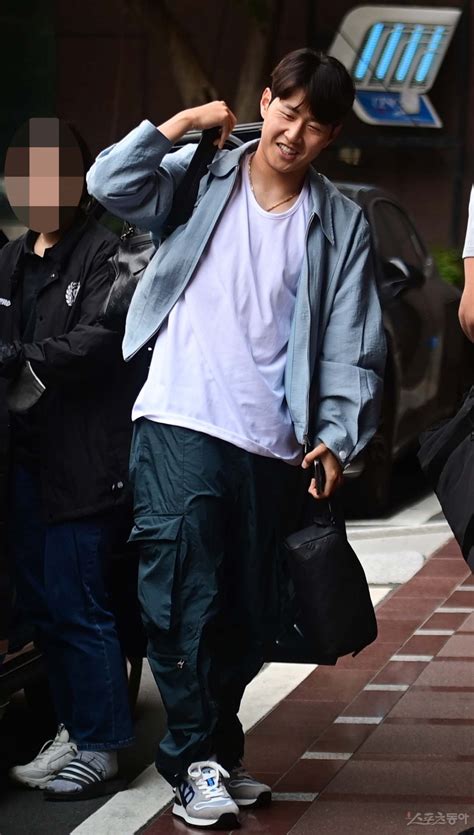 이강인 쿨한 등장 포토 ｜스포츠동아