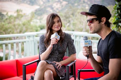 Hailee Steinfeld Talks With Kevin Manno At Myfm Balcony In La Celebmafia