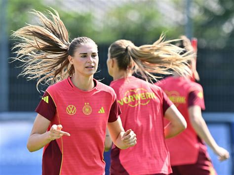 Wollten Ein Date Mit Ihr Jule Brand über Kuriose Fan Momente Express