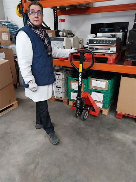 Fabienne Lambert Sur Linkedin Lentreprise Fenwick Linde Fait Don De 15 Transpalettes à Les