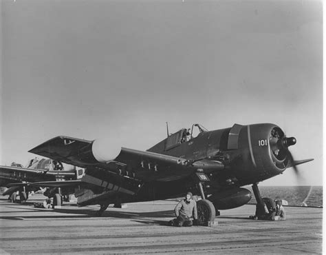 Asisbiz Grumman F6f 5n Hellcat Aircraft Of Vf 15a Is Preparing For