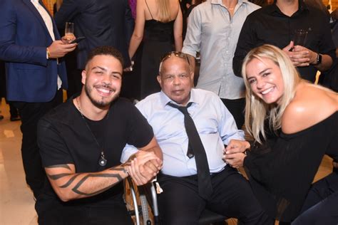Foto Filho De Ronaldo Fenômeno E Milene Domingues Ronald Em Foto Com A Mãe E O Avô Paterno