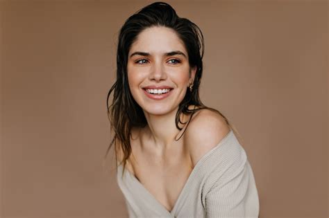 98 000 Smiling Model Pictures