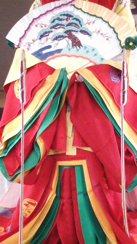 『十二単 檜扇と帖紙』 十二単 イラスト 歴史的な服装 日本 歴史