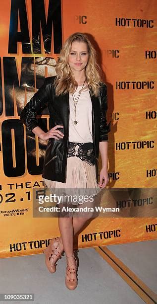 21 Dreamworks Pictures Am Number Four Cast Event At Hot Topic Stock
