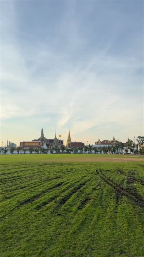 เดินเข้าทางวัดพระแก้ว วัดพระแก้ว Piyarat Banjong Facebook