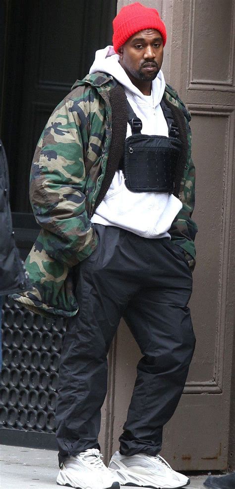 Канье Уэст и китайская компания намерены судиться за марку Yeezy