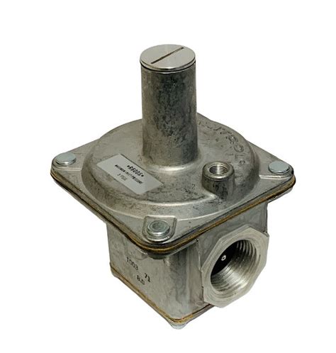 Maxitrol R600s Natural Gas Regulator 5 To 7 Wc — Western Water And Gas