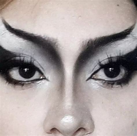 Pin By Fay On Casas Goth Eye Makeup Gothic Makeup Emo Makeup