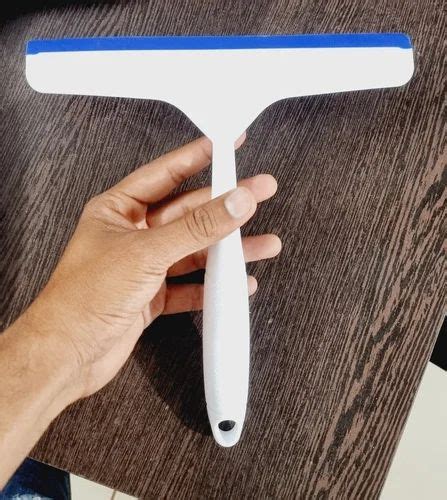 White Small Plastic Kitchen Wiper 22 Cm Blade At ₹ 20 Piece In Rajkot