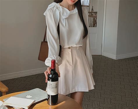 리리앤코 레니쥬브 스판 실키 배색 타이 블라우스가을 가을룩 겨울 겨울룩 여성블라우스 데일리룩 여행룩 하객룩 격식룩 오피스룩