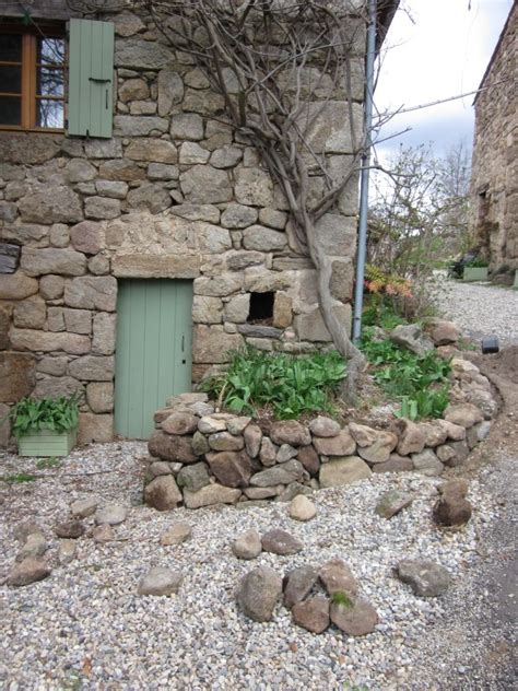 The Wisteria Bed Mass Planting With Box Lindy Sinclair