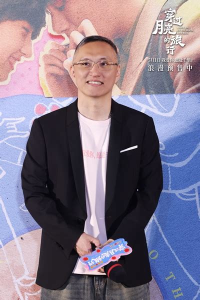 《穿过月亮的旅行》奔赴相爱首映礼 张子枫胡先煦现场甜蜜比心 360娱乐，你开心就好