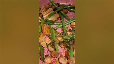 Бобовая лапша с грибами, соевой спаржей в соусе терияки #vegan #веган # ...