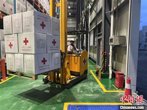 中国红十字会成都备灾救灾中心紧急调运救灾物资驰援重庆