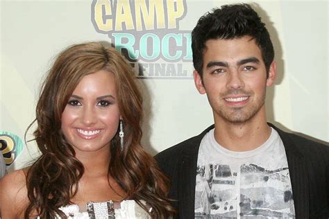 The Jonas Brothers Dating History From Taylor Swift To Selena Gomez