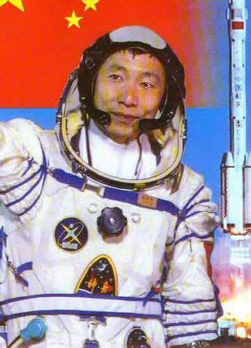 语文教材收录周杰伦歌曲引热议 盘点入选教材明星——人民政协网