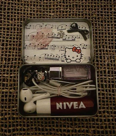 🎸⋆⭒˚｡⋆ In 2025 Mint Tin Crafts Mint Tins Fun Easy Crafts