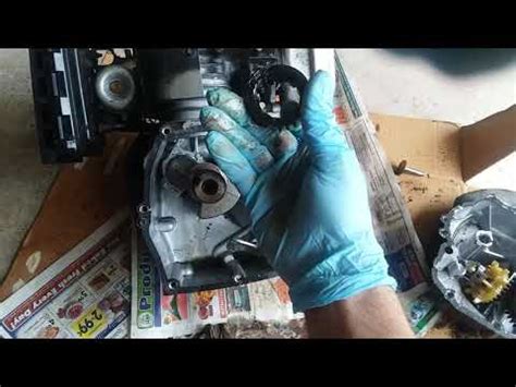 Briggs and Stratton Quantum engine no compression, valves not moving - YouTube