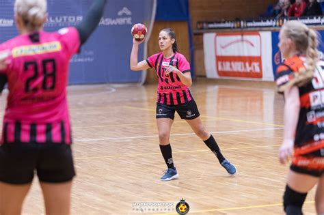 Com 15 Anos De Handebol Jogadora Pernambucana Defende Time Na Primeira