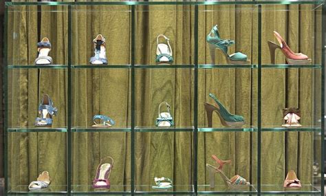 Glass Binning Shoe Display Shoe Store Design Store Design Shoe Store