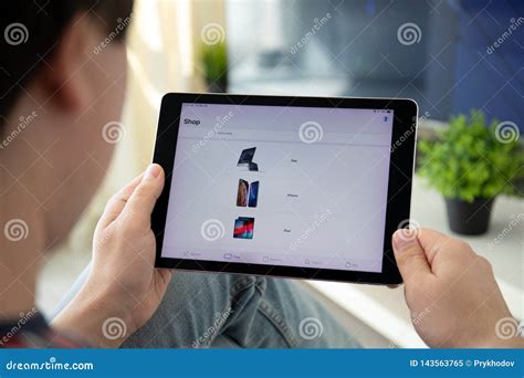 Man Hands Holding IPad Pro With Apple Store App Editorial Image Image Of Ipad Gadget