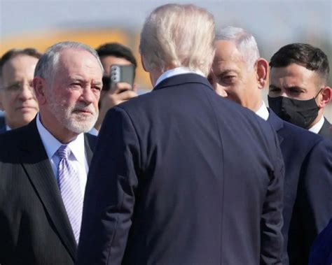 تقارير عن لقاء السفير الأميركي مايك هاكابي مع الجاسوس السابق جوناثان بولارد ما أثار قلق رئيس