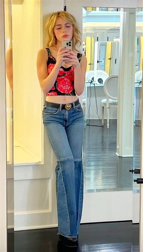 Keirnan Shipka Outfits Kiernan Shipka Fashion