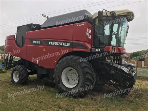 Versatile Rt490 Kombájn Gabona és Kukoricaasztallal 980 üzemórával Eladó Hajdú Bihar