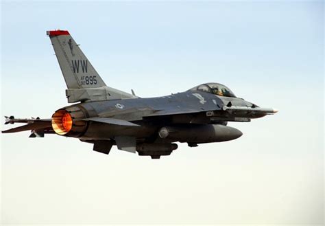 Us F 16 Pilot Killed In Middle East Crash Usni News