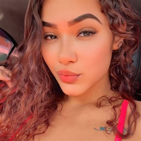 Isabella Isasouza On Threads