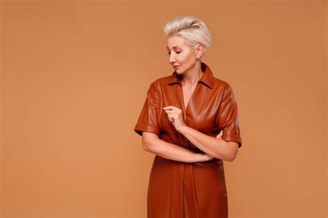 20 Trendy Short Grey Hairstyles To Energize Your Look