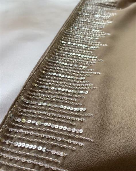 Pin De Sandra En Apliques De Pedrería En 2025 Bordado De Alta Costura Bordados Pedreria