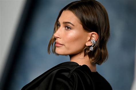 Selena Gomez Hailey Bieber Tiktok Feud Explained Popsugar Celebrity
