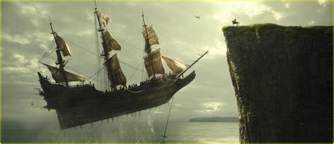 Peter Pan Wendy Trailer Gives Up Close Look At Jude Law S Captain