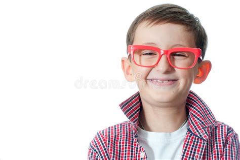 Portret Van Een Gelukkige Jonge Jongen In Bril Stock Foto Afbeelding