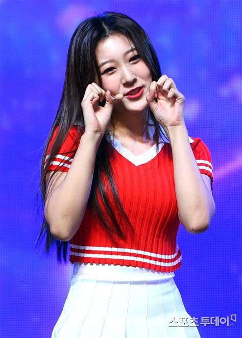 Loona Wearing Red A Thread K Pop Allkpop Forums