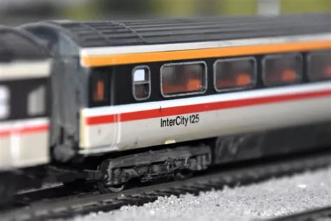 Lima Mk3 Intercity 125 Hst Executive Swallow 1st Class Coach 41121 Long